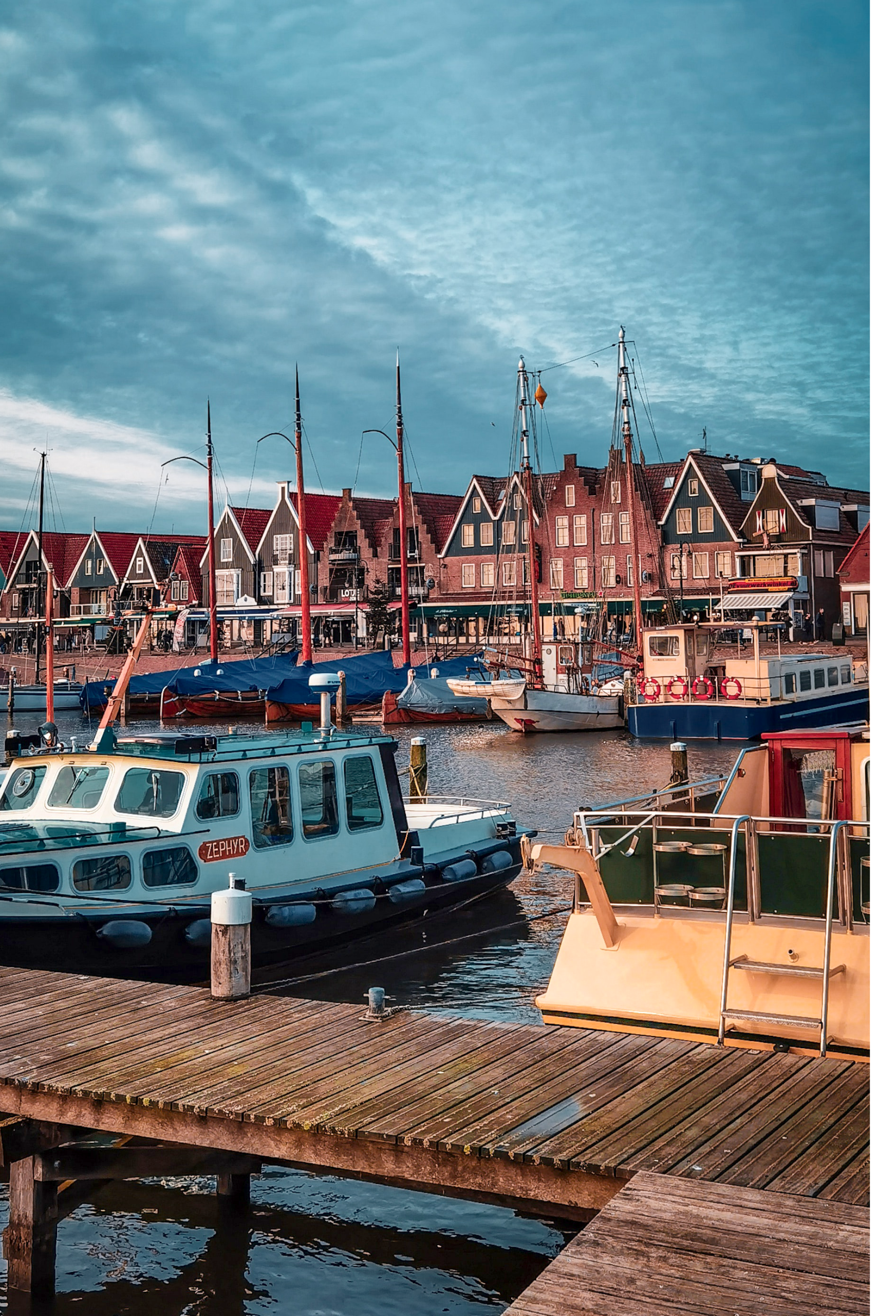 Marken y Volendam: Pueblos Pintorescos Junto al Mar – Donde la ...